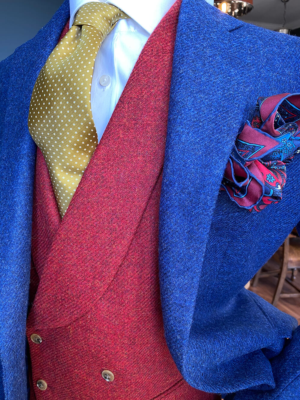 How to Mix and Match Men's Suits: A Straightforward Guide